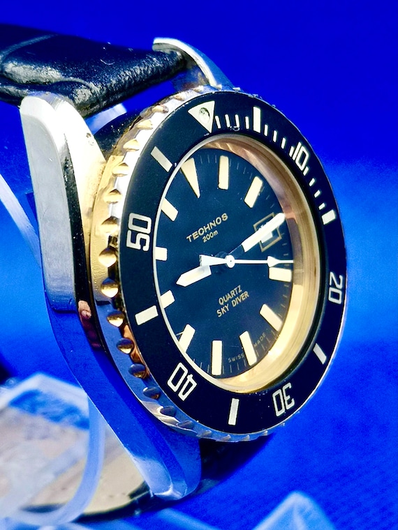 Vintage And Rare Technos 200 M Sky diver Quartz watch… - Gem