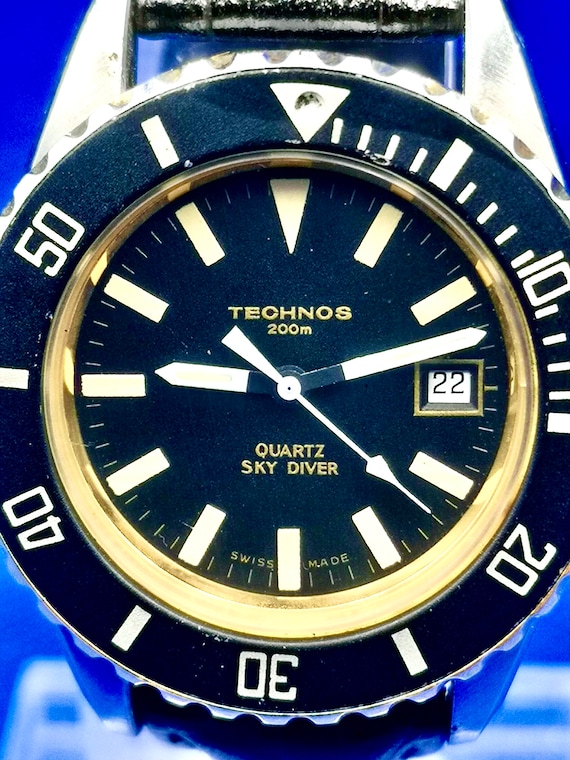 Vintage And Rare Technos 200 M Sky diver Quartz watch… - Gem