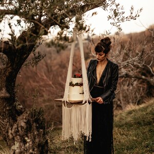 MADE TO ORDER: Macramé Wedding Cake Stand // Macramé Hanging Table ...