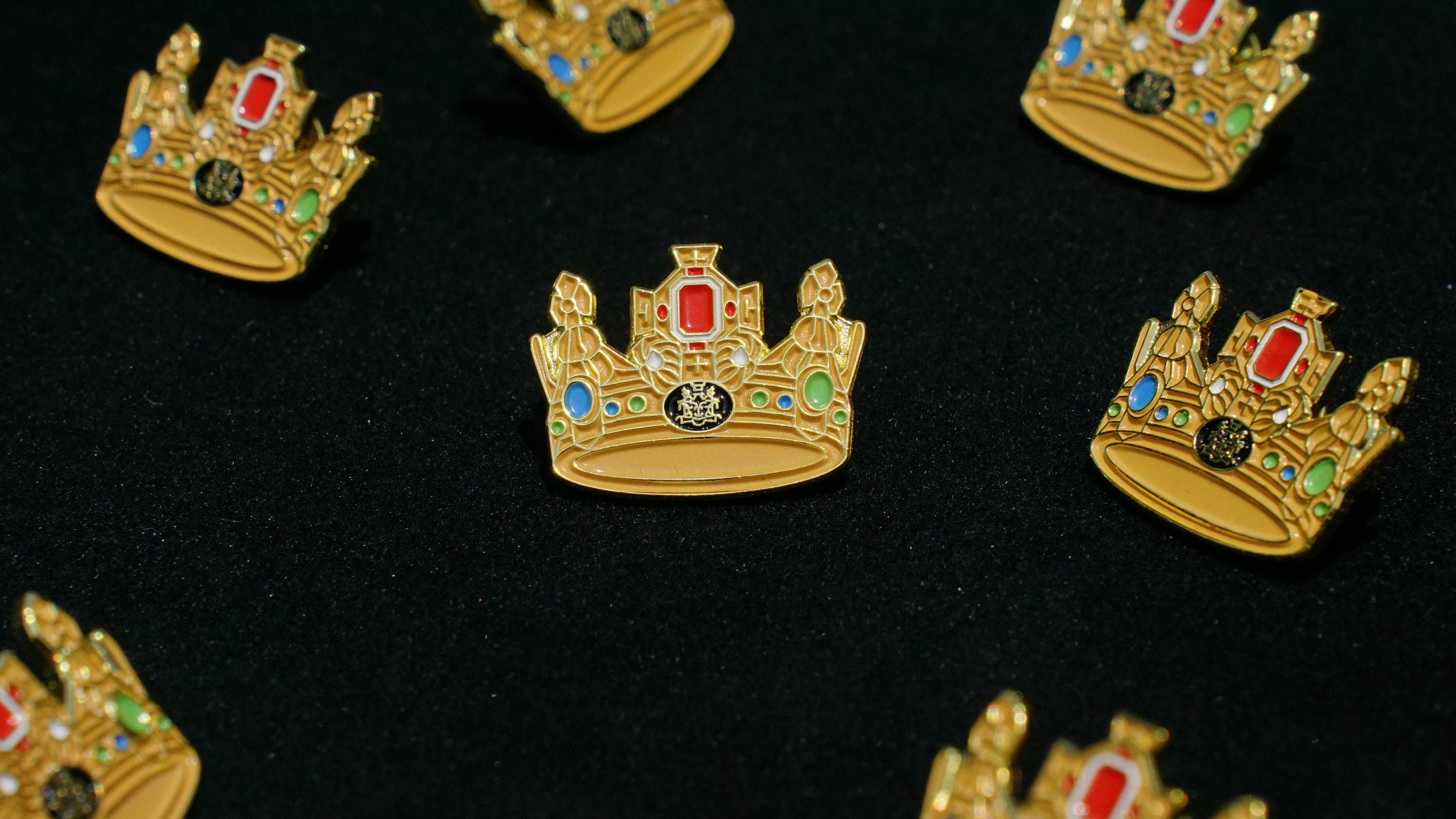 Resident Evil 4 salazar Family Crown Enamel Pin for Bags, Clothing ...