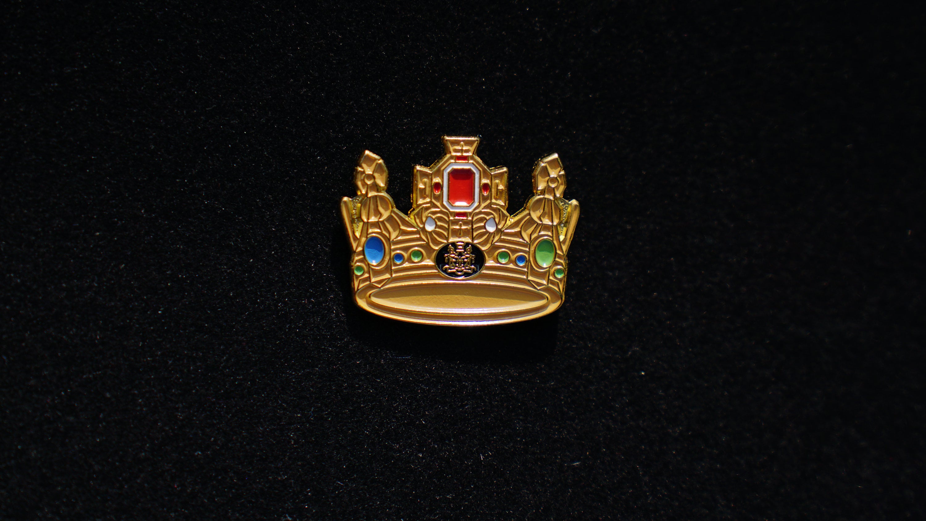 Resident Evil 4 "salazar Family Crown" Enamel Pin for Bags, Clothing ...
