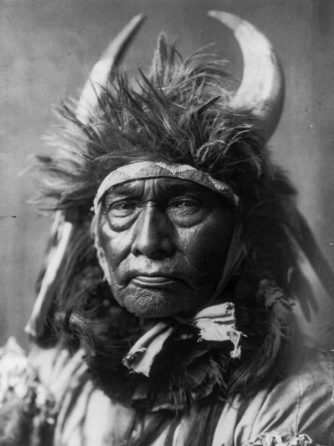 Bull Chief, Apsaroke von Edward Curtis Native American Giclee Print als ...