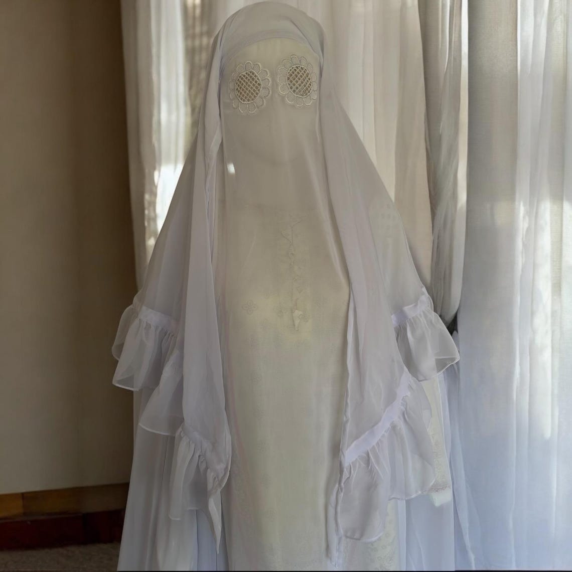 Handmade Islamic Kashmiri Burqa With Separate Eye Grills Sleeveless ...