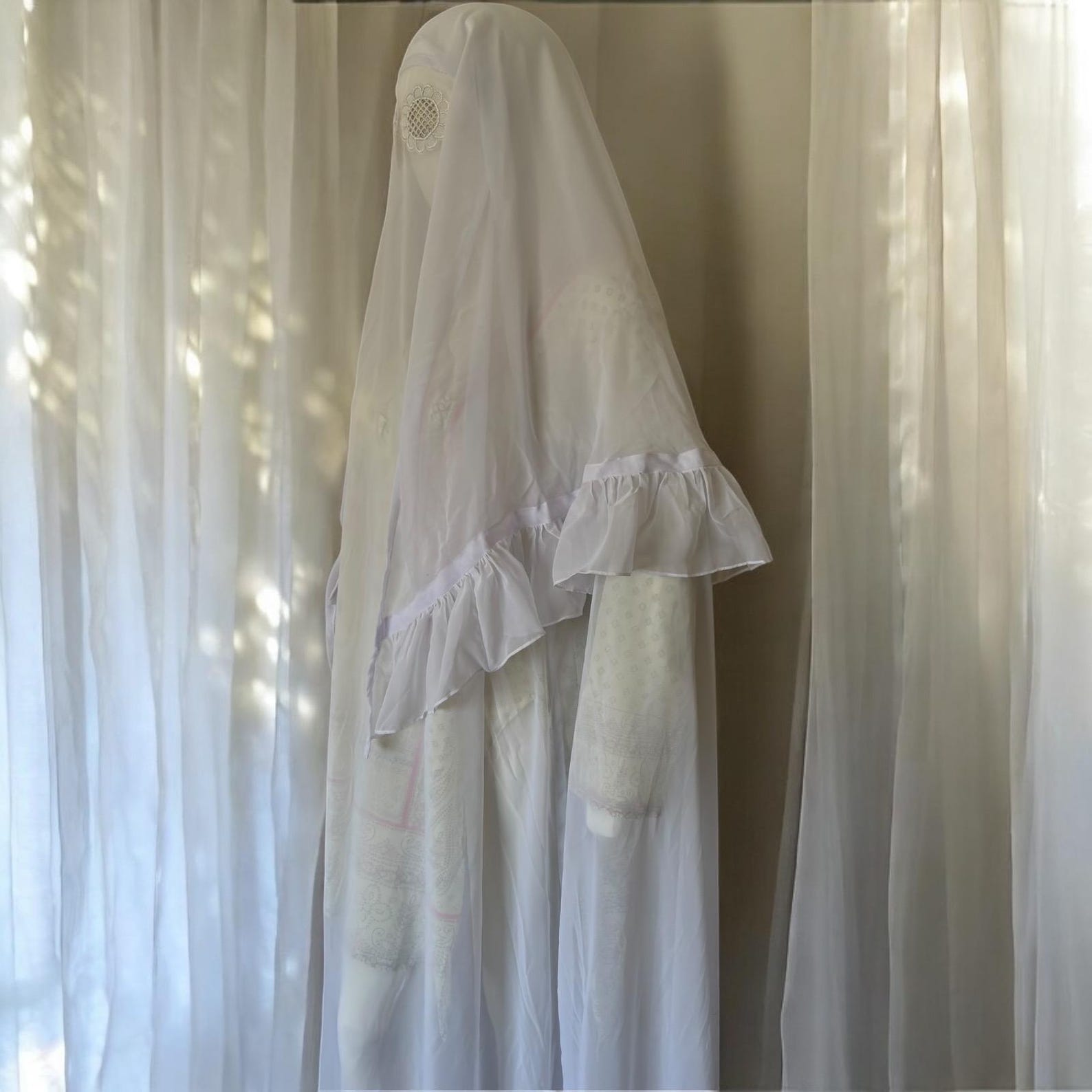 Handmade Islamic Kashmiri Burqa With Separate Eye Grills Sleeveless ...