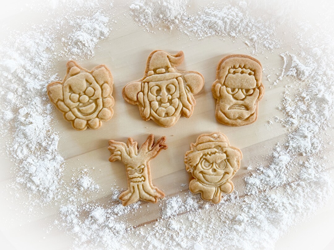 Scarecrow, Frankenstein, Witch, Scary Clown, Spooky Tree, Halloween ...