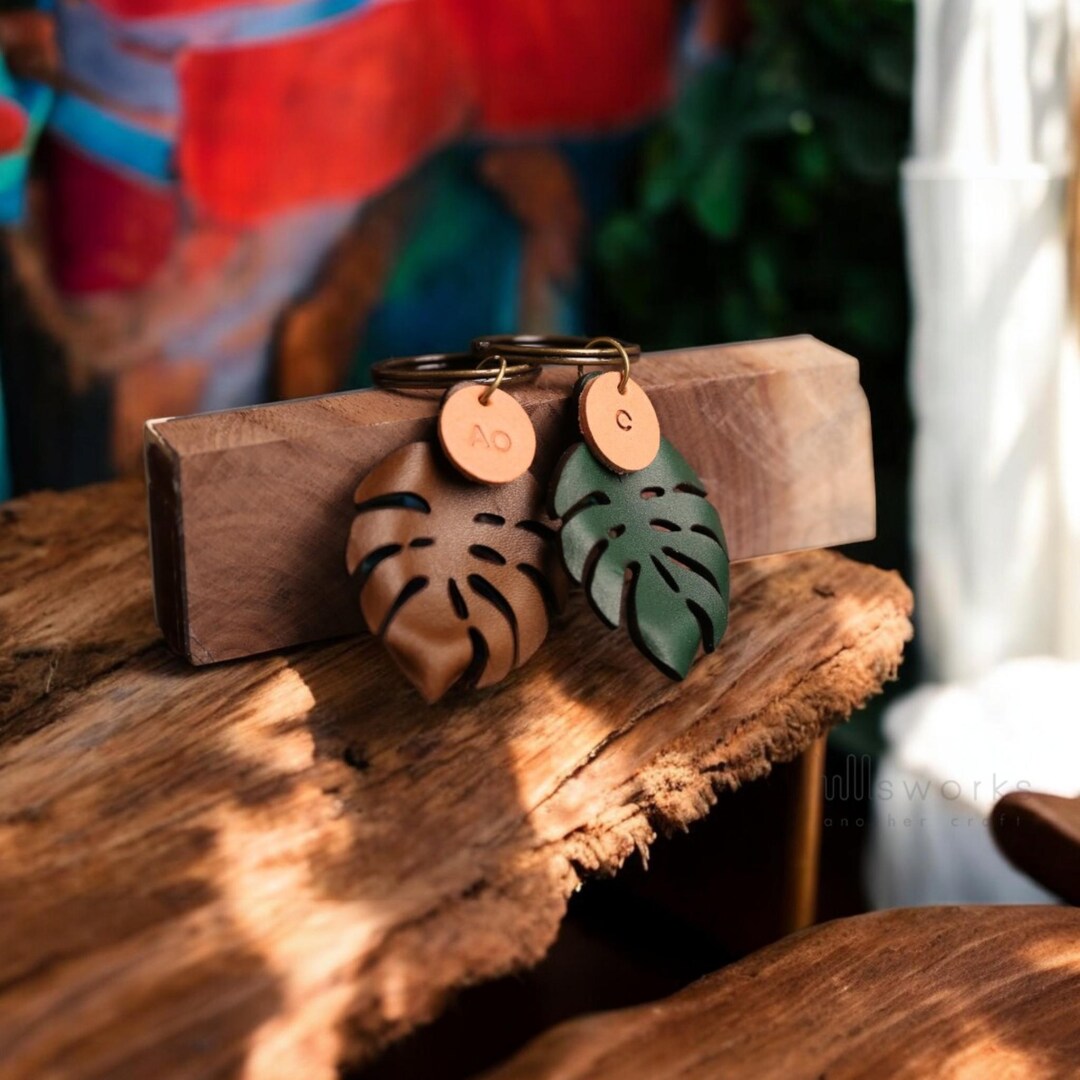 Handcrafted Leather Monstera Leaf Keychain: Personalized Italian ...