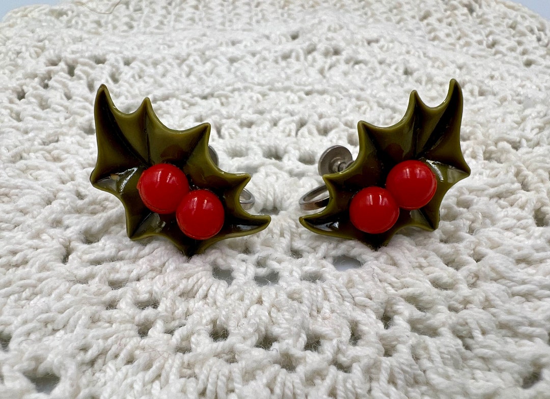 Vintage Holly Leaf and Berry Screw Back Earrings - Etsy