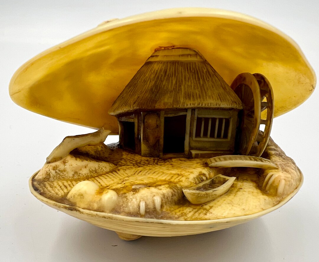 Mid Century Japanese Celluloid Diorama Clam Shell - Etsy