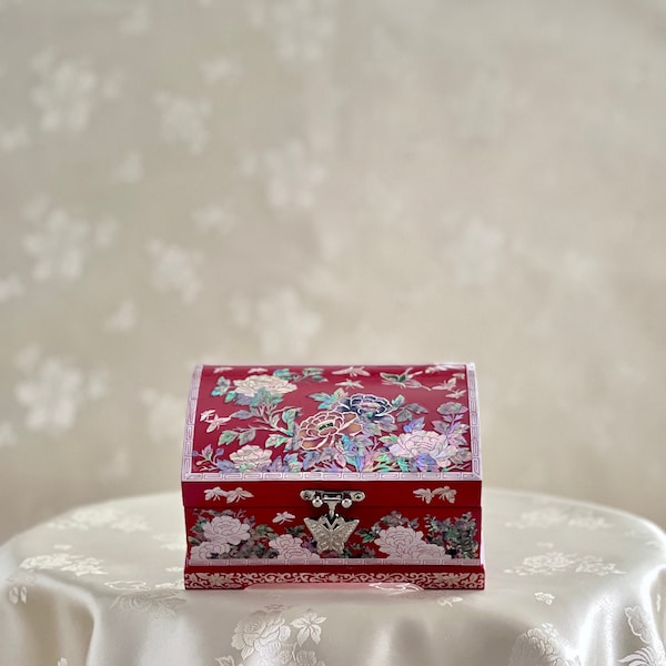 Traditional Jewelry Box - Etsy