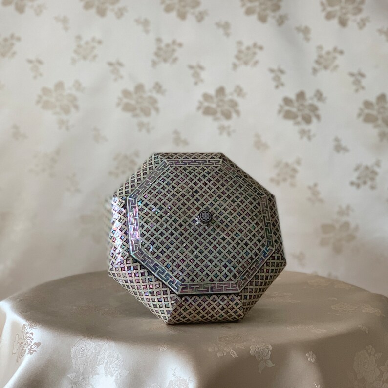 Korean Mother of Pearl Octagonal Jewelry Box: Chilbo Motif - Etsy