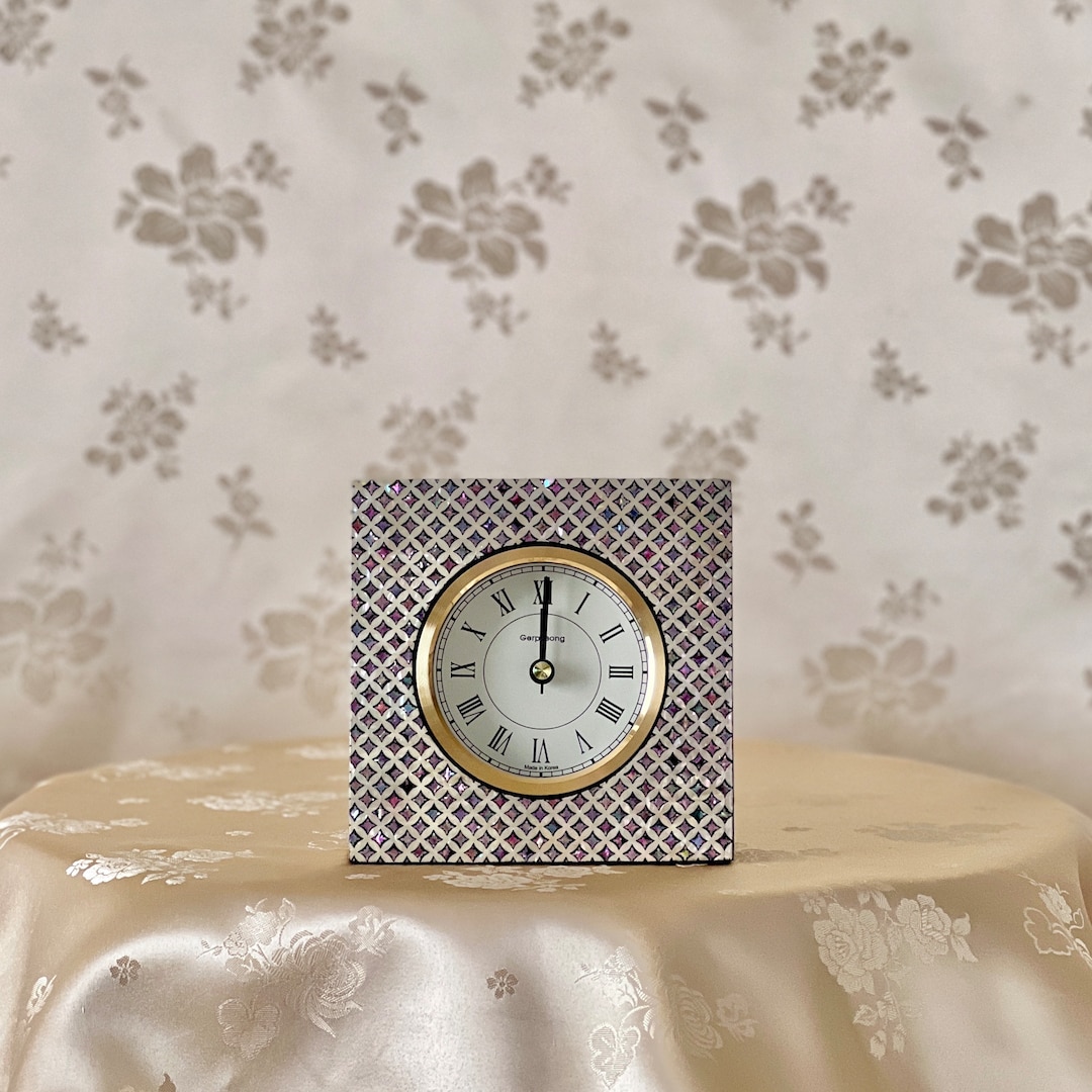 Luxurious Korean Traditional Handmade Mother of Pearl Table Clock With ...