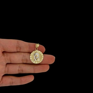 Jesus Two Tone Medallion Pendant - 14k Yellow Gold - Etsy