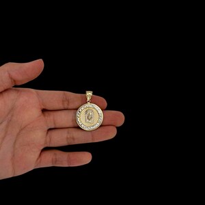 Jesus Two Tone Medallion Pendant - 14k Yellow Gold - Etsy