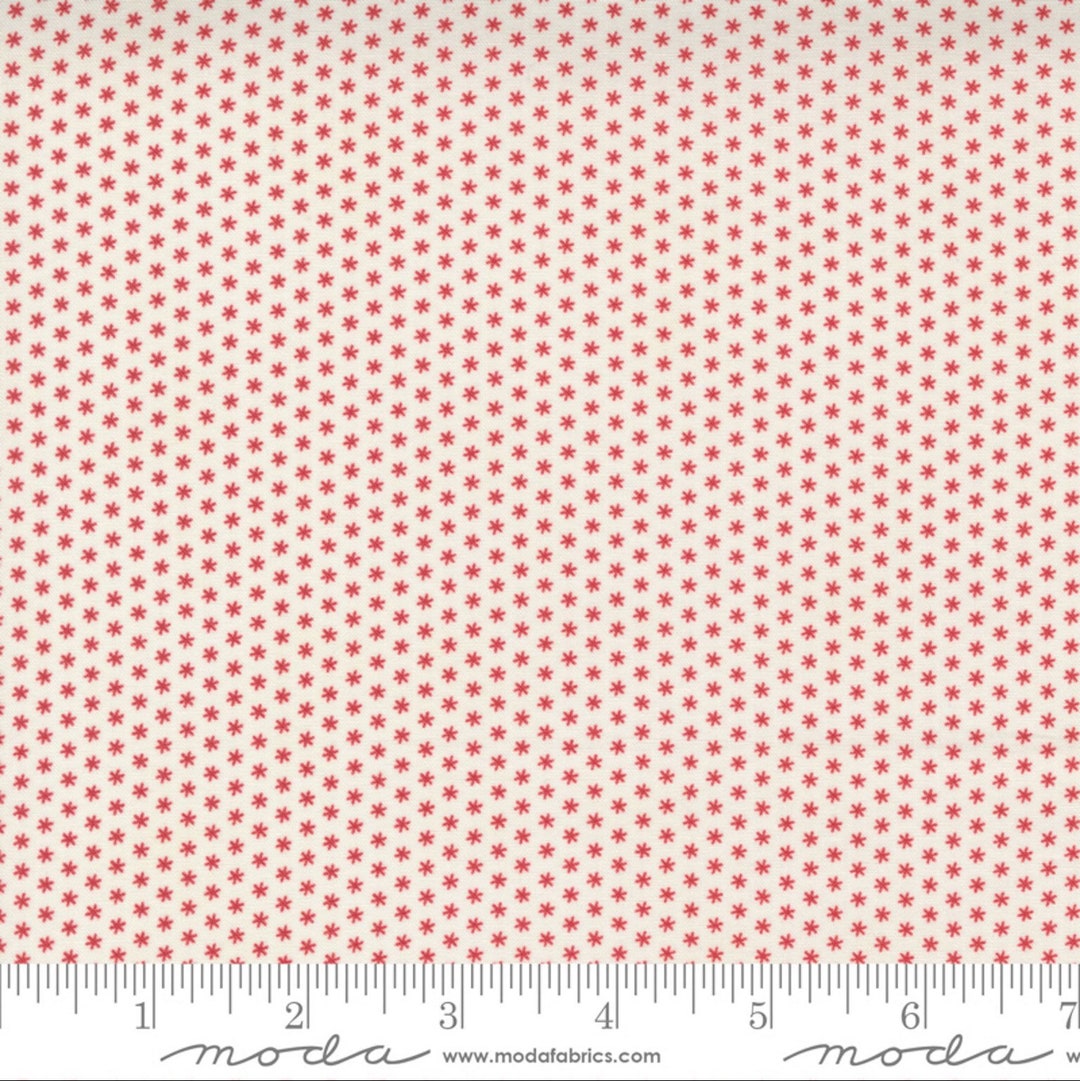 Moda - CRANBERRIES & CREAM - Quilt Fabric-by-the-1/2 Yard by Three ...