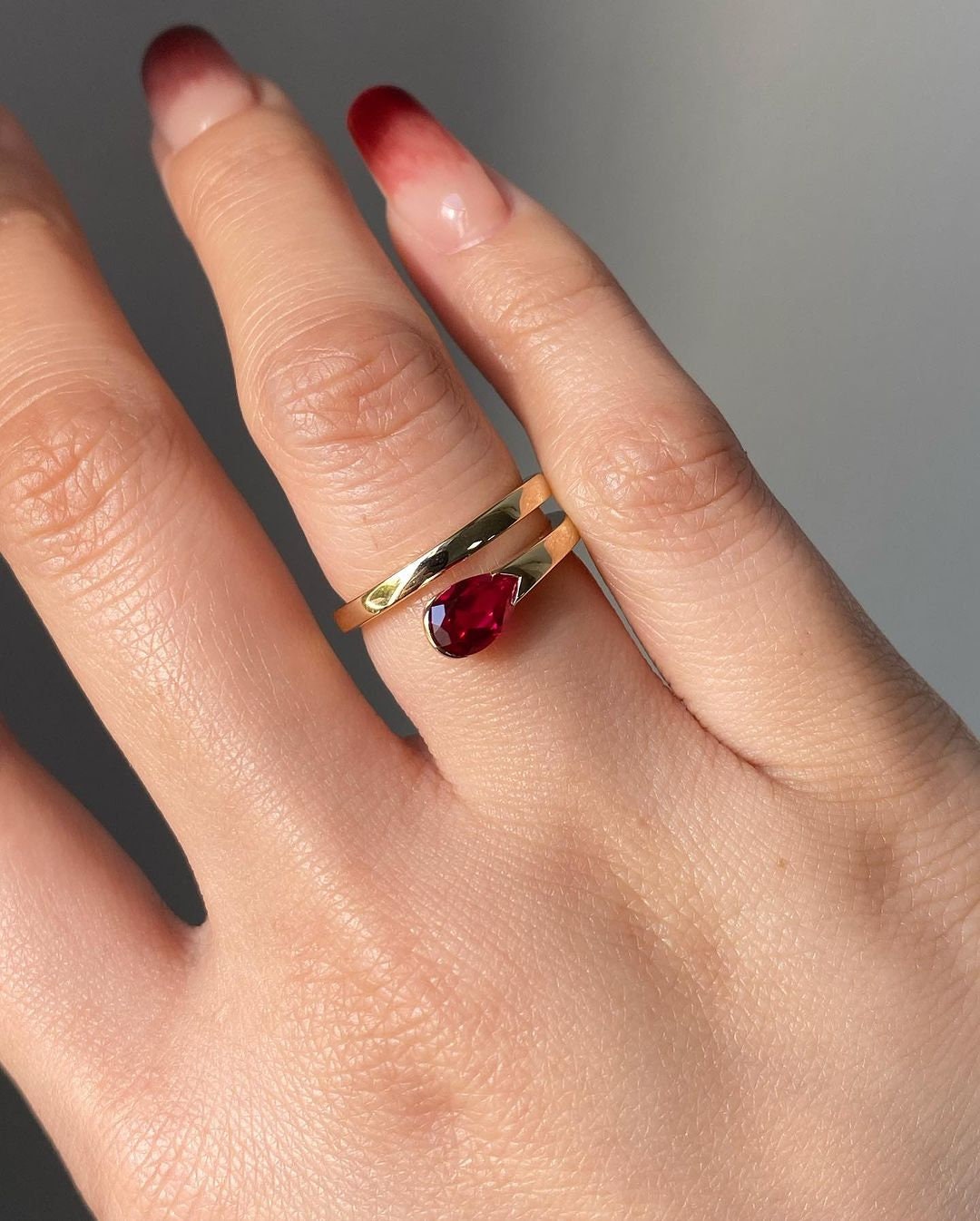 Awesome Red Pear Cut Diamond Solitaire Christmas Gift and Engagement ...