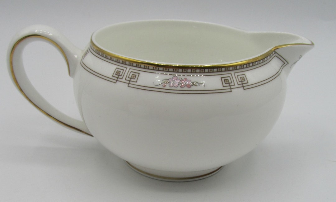 Wedgwood Colchester 1/3 Pint Squat Milk Jug - Etsy UK