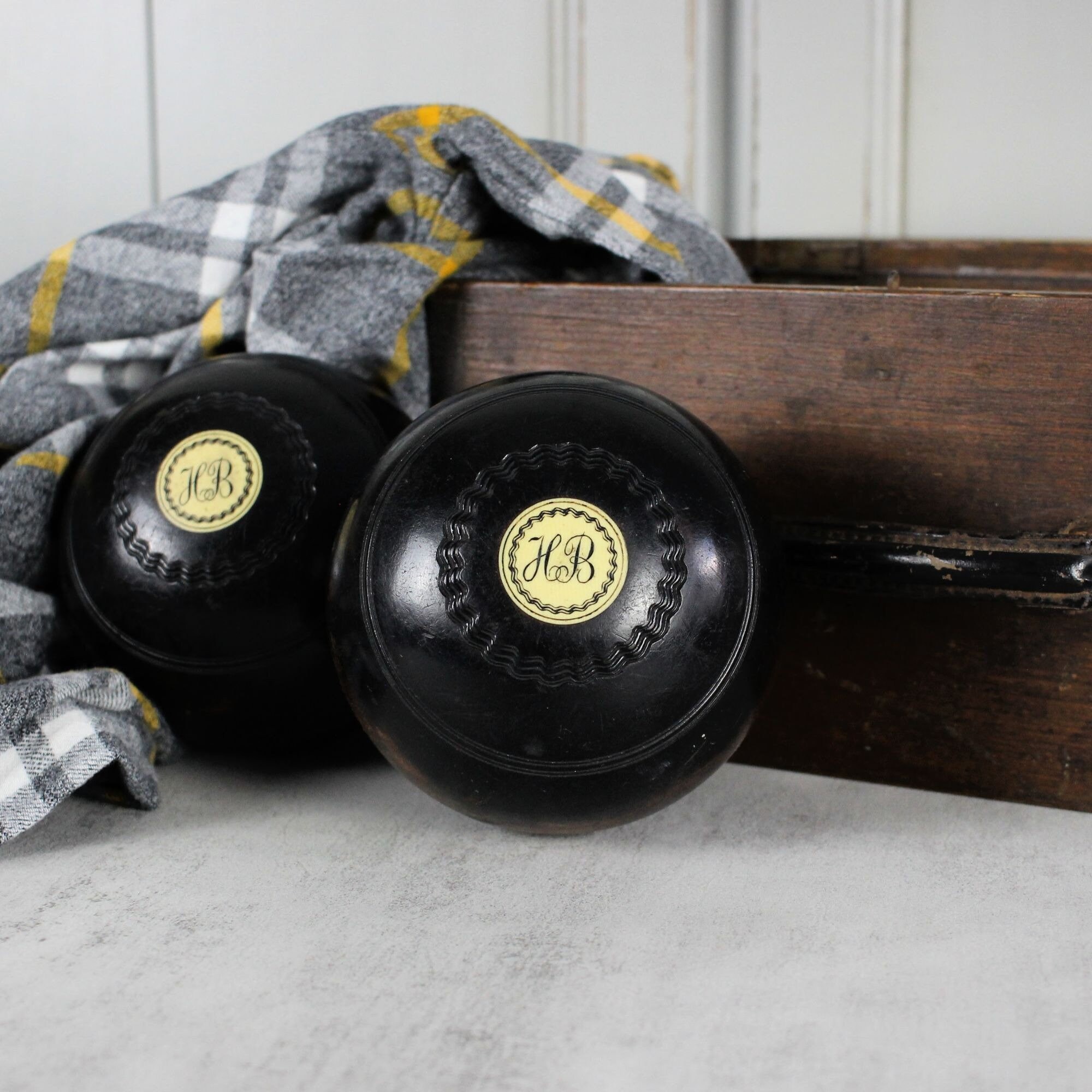 Vintage Scottish Lawn Bowling Set 2 Balls & Box Wood Bocce Scot Sports ...