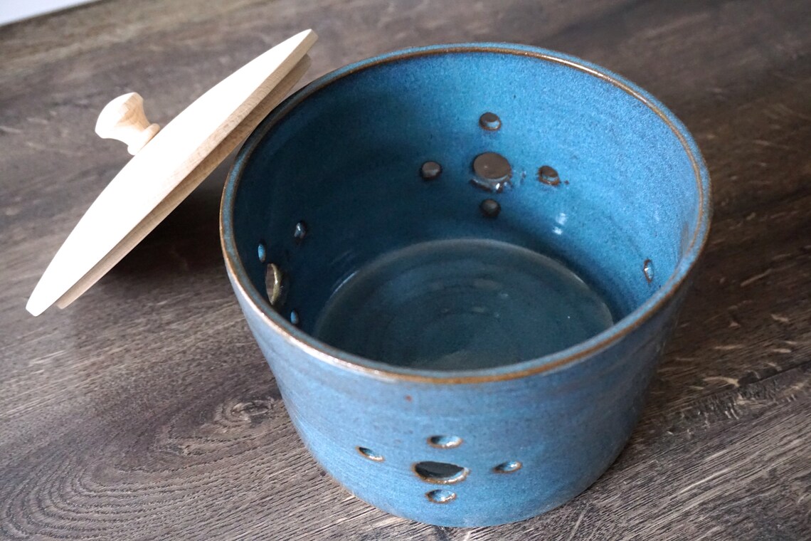 Large onion pot with wooden lid / garlic pot made of ceramic | Etsy