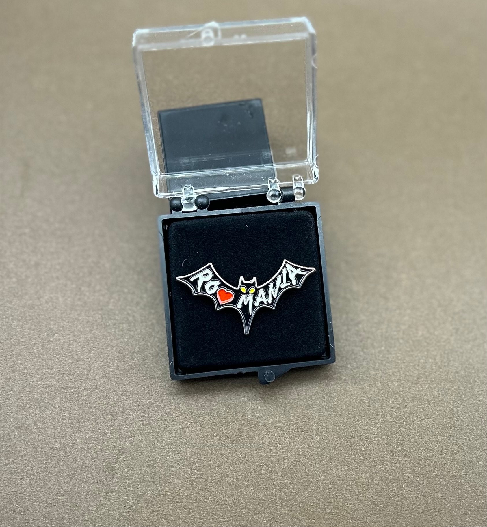 Romanian Pins/brooches-romania Map Flag Lapel Pin-romania Bat Pin ...