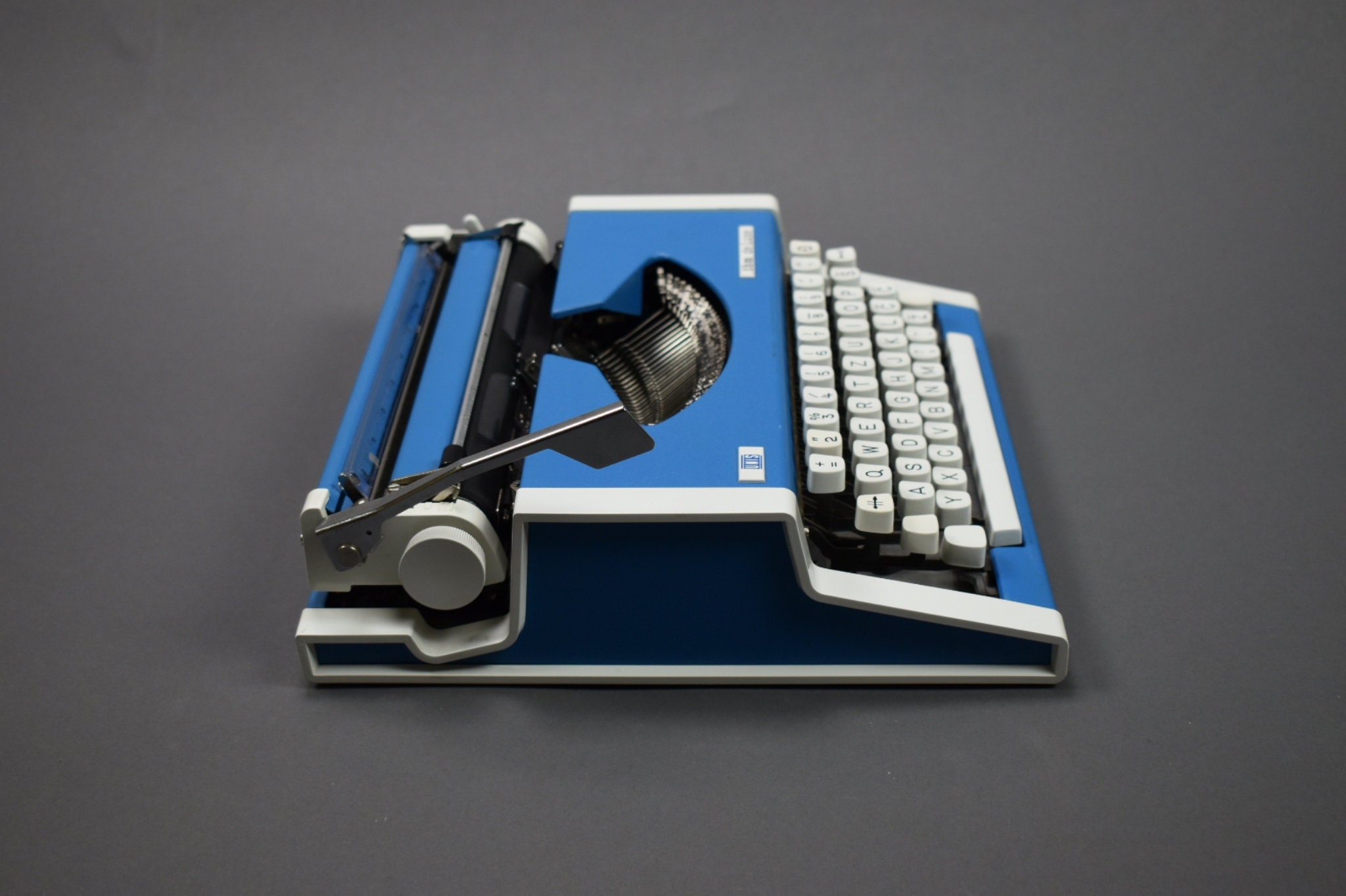 Vintage Blue Working Unis Tbm Typewriter, 80s Typewriter, Manual ...