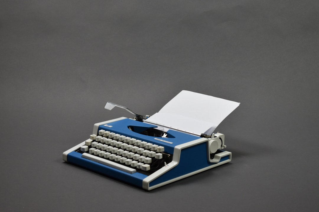 Vintage Blue Working Unis Tbm Typewriter, 80s Typewriter, Manual ...