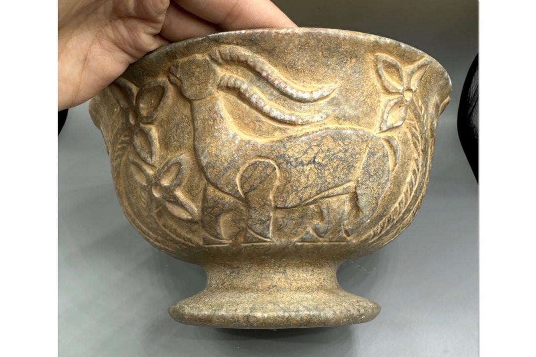 Ancient Near Eastern Jiroft Civilization Chlorite Stone Vase With ...