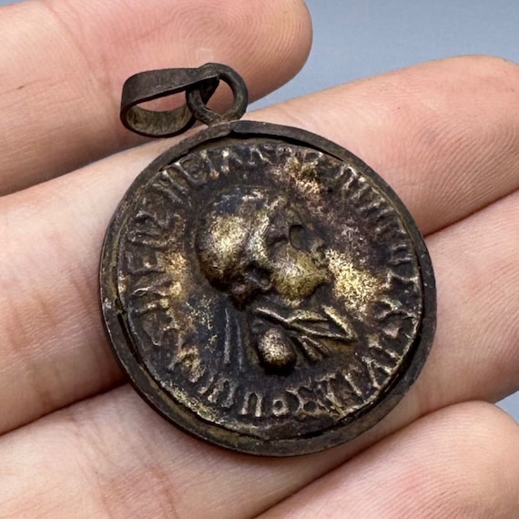 Beautiful rare ancient Roman bronze king face old pen… - Gem