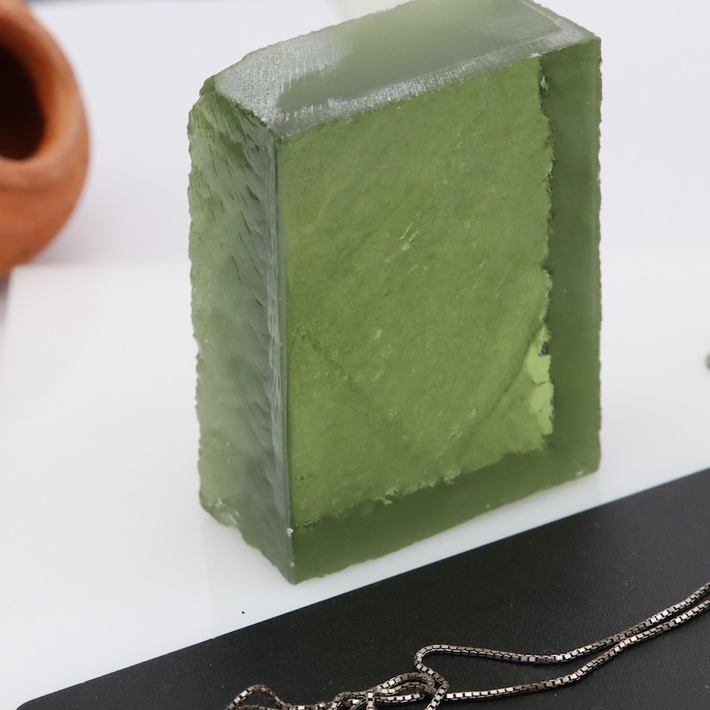 Color Change Rough Gemstone for Faceting, Olive Green to Purple Lab ...