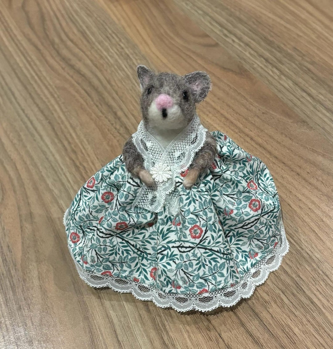 Needle Felted Mouse Doll, Ornamental Handmade Sculpture, Cute Gift for Mice Lovers, Collectible ...