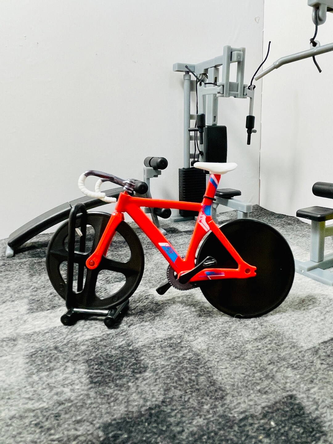 Multi-colours 1:12 Scale Dollhouse Miniature Bike W/ Trainer Stand, 1/ ...