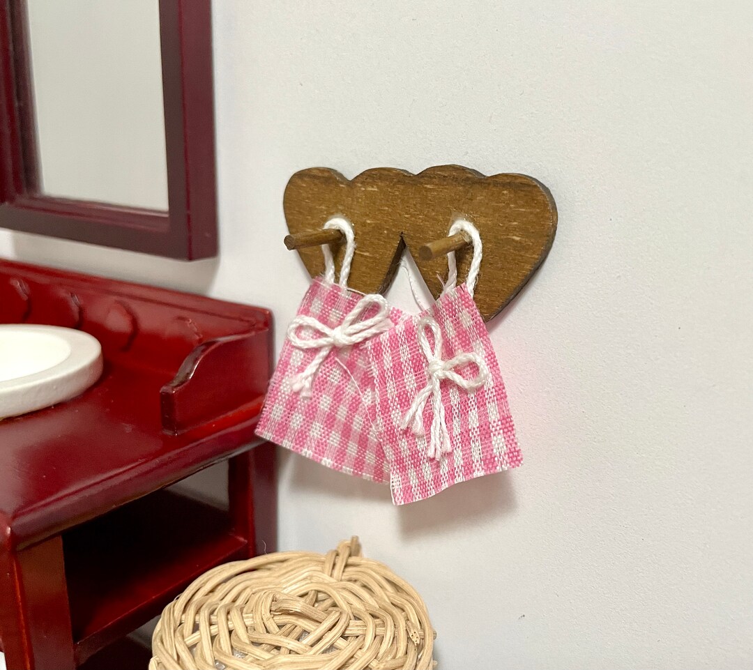 1:12 Dollhouse Miniature Heart Shaped Towel Rack & Towels, 1/12 Doll ...
