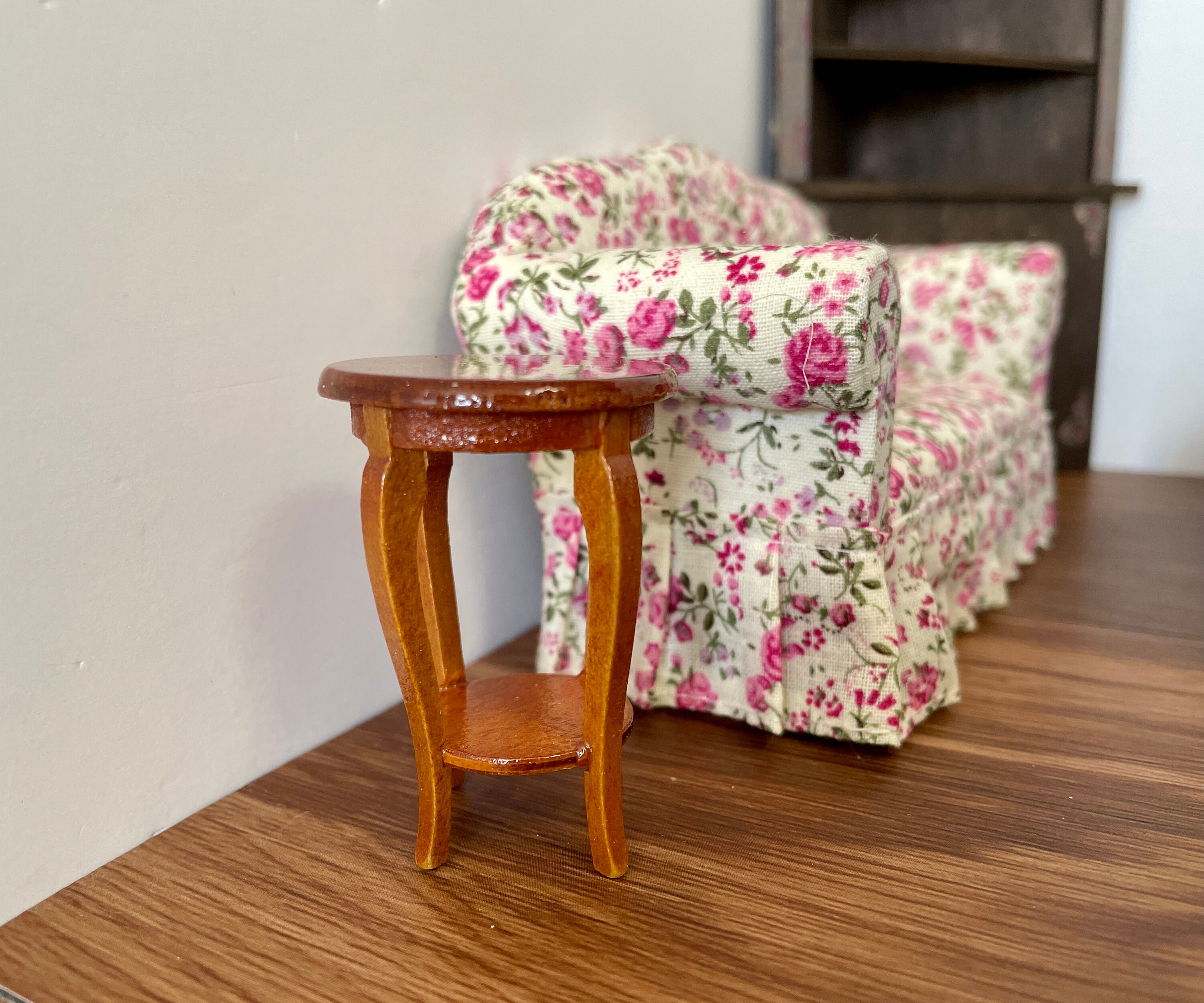 1:12 Dollhouse Miniature Side Table Walnut Colour 1/12 Doll - Etsy