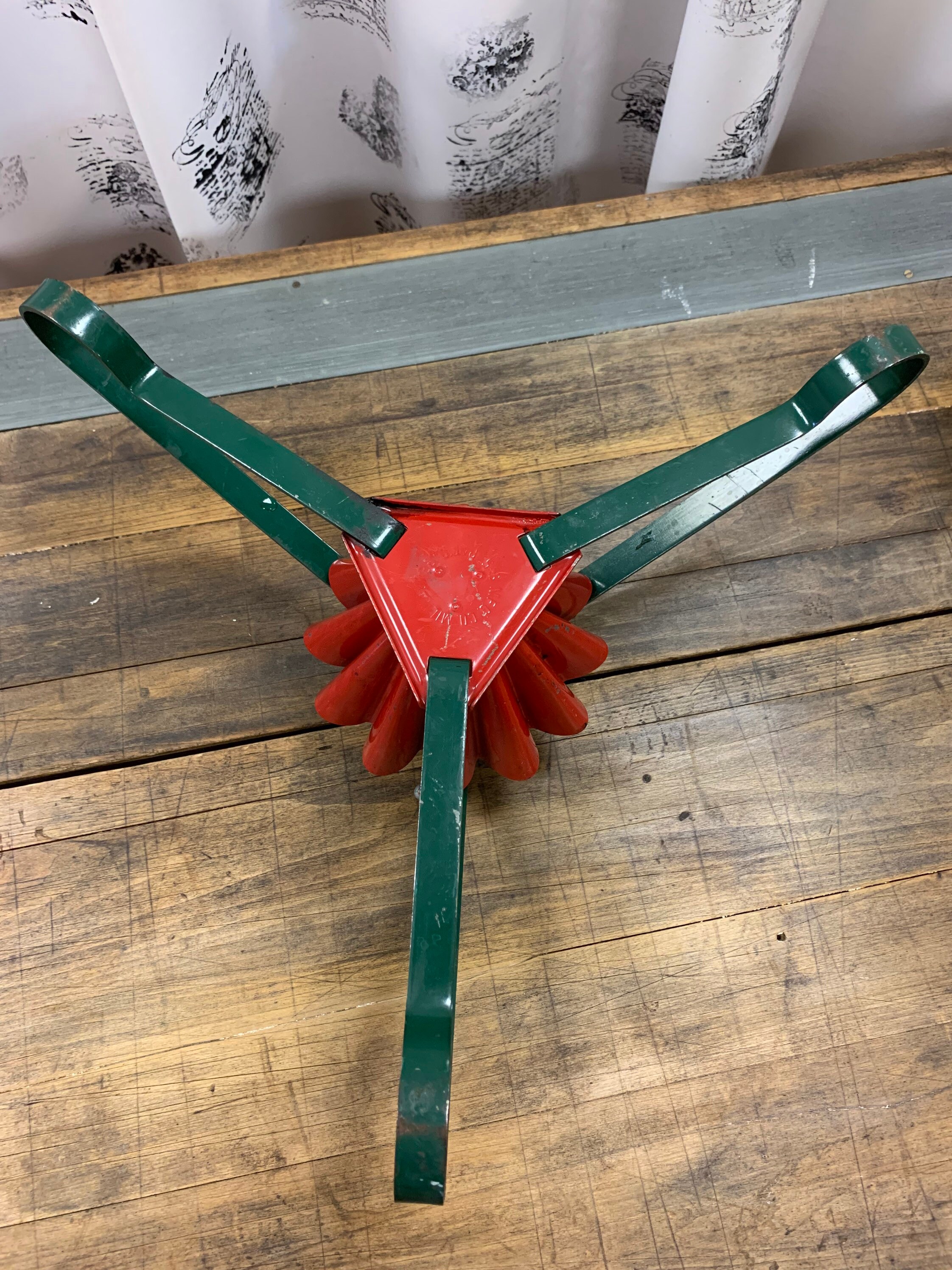 1950’s S-B Mfg. Co Fluted Christmas Tree Stand - Etsy