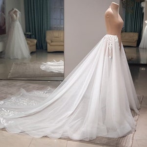 Detachable Tulle Wedding Train, Decorated With Lace at the Waist and ...