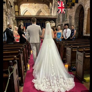 Detachable Tulle Wedding Train, Decorated With Lace at the Waist and ...