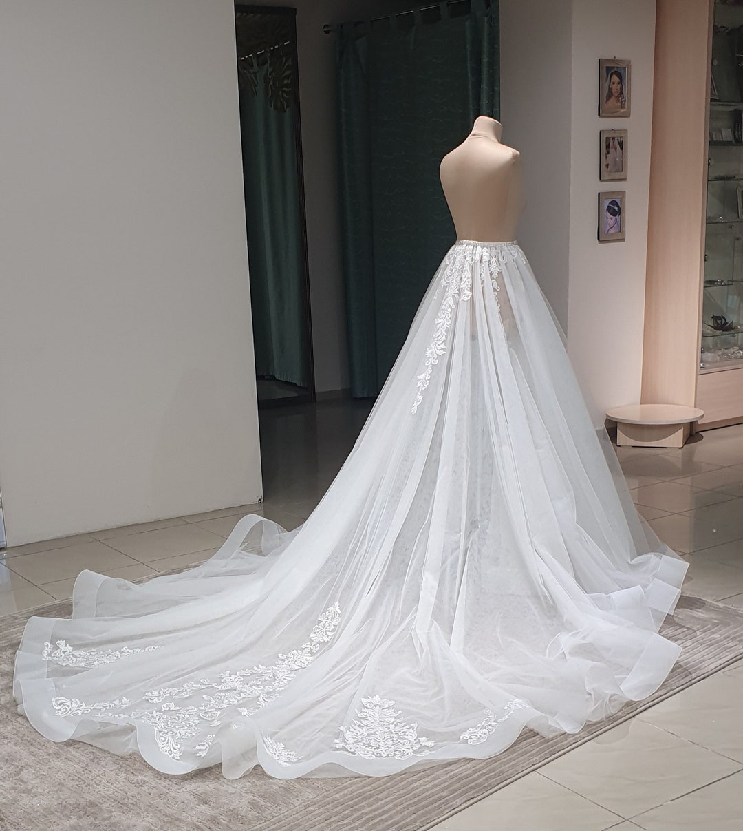 Detachable Tulle Wedding Train, Decorated With Lace at the Waist and ...