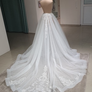 Detachable Tulle Wedding Train, Decorated With Lace at the Waist and ...