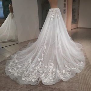 Detachable Tulle Wedding Train, Decorated With Lace at the Waist and ...