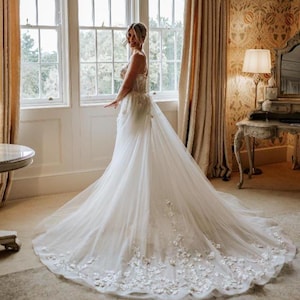 Detachable Tulle Wedding Train, Decorated With Lace at the Waist and ...