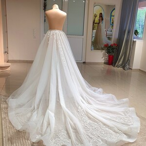 Detachable Tulle Wedding Train, Decorated With Lace at the Waist and ...
