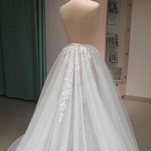 Detachable Tulle Wedding Train, Decorated With Lace at the Waist and ...