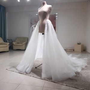 Detachable Tulle Wedding Train, Decorated With Lace at the Waist and ...