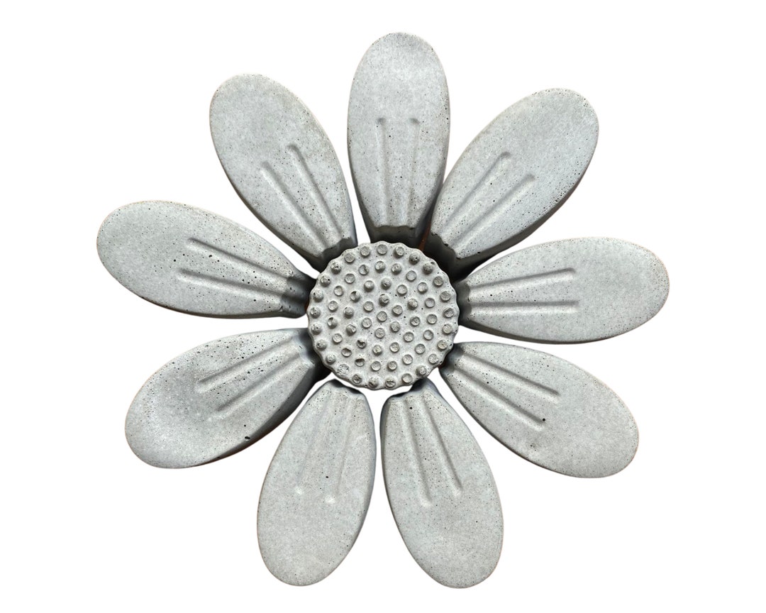 Cement Daisy Stepping Stone: Handmade Garden Decor (9x9x1.5) - Etsy