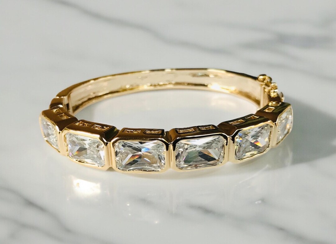 Retro Style Bracelet: Real Collectibles, Diamonite Stones Gold-tone ...