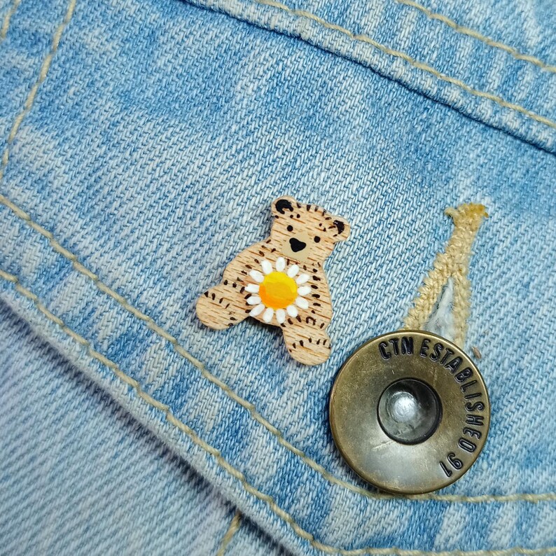 Daisy Bear Pin, Handmade Tiny Teddy Badge, April Birth Flower - Etsy Canada