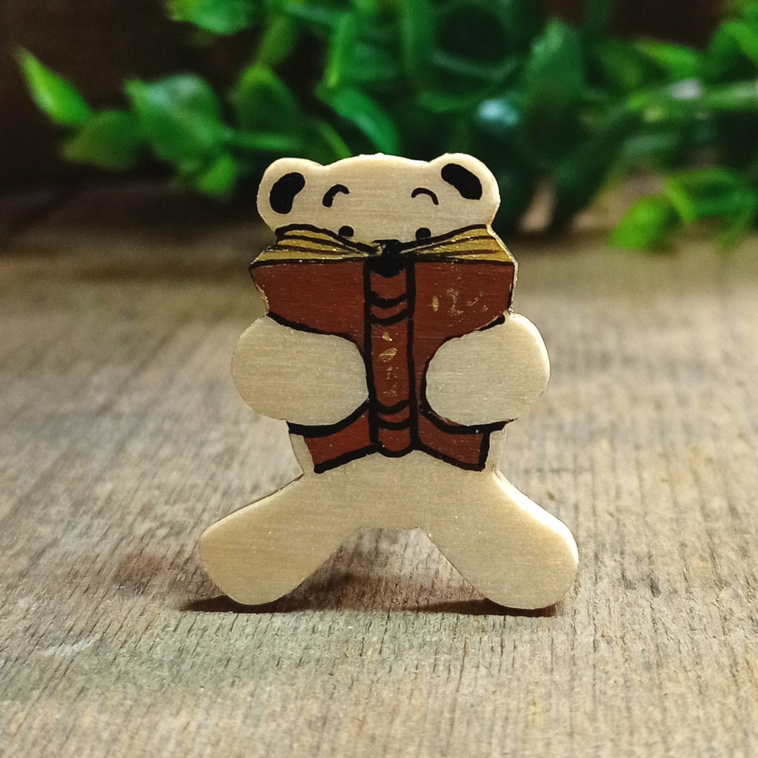 Bookworm Bear Pin, Handmade Gift for Student, Gift for Bookworm ...