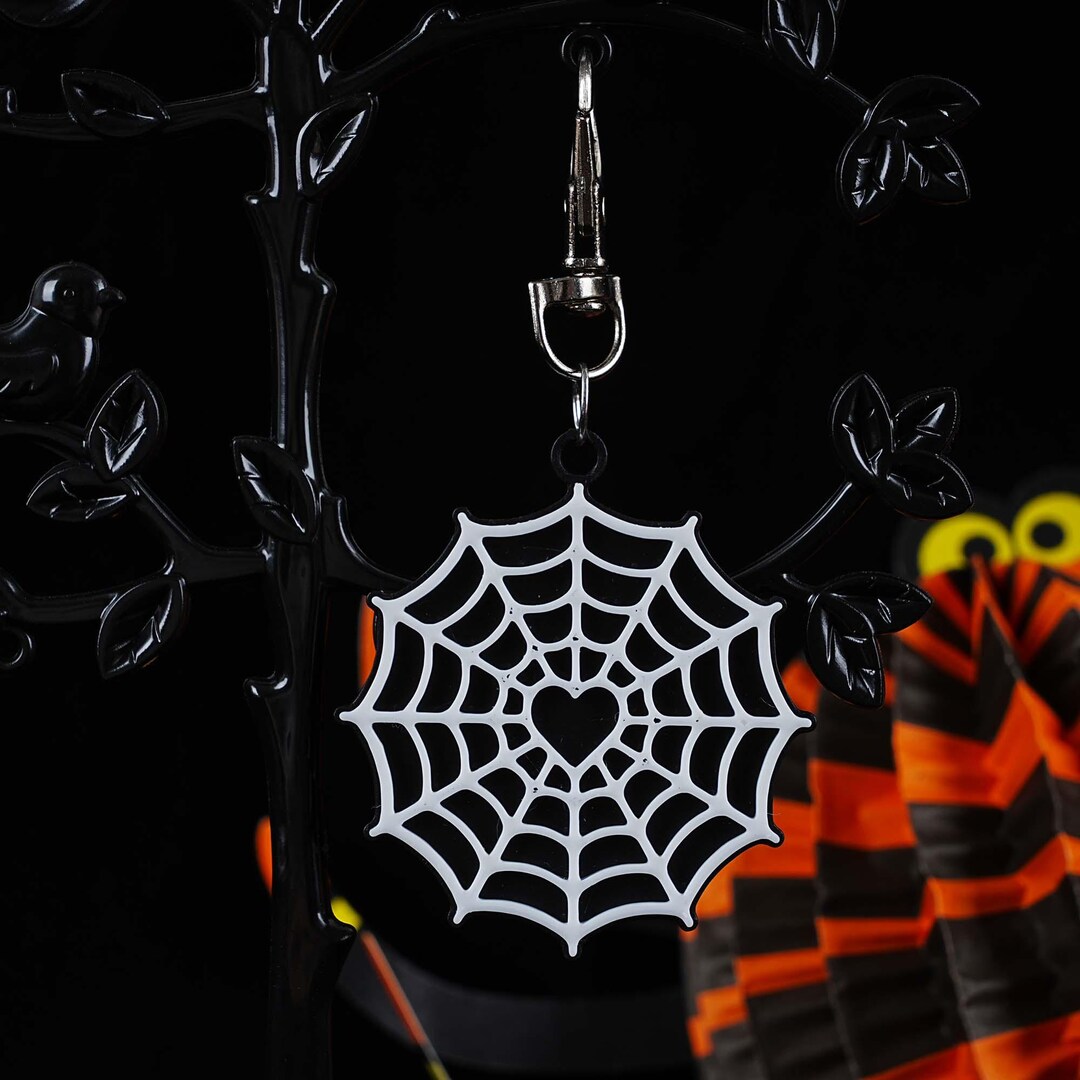 Heart Spider Web Keychain, Halloween Spiderweb Keychain, Gothic ...