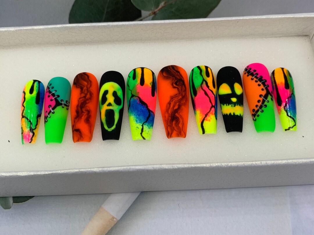 Screamfest Slasher Halloween - Luxury Nails | Press on Nails | Glue on ...