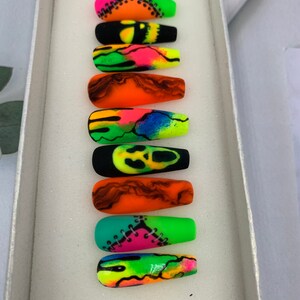 Screamfest Slasher Halloween - Luxury Nails | Press on Nails | Glue on ...