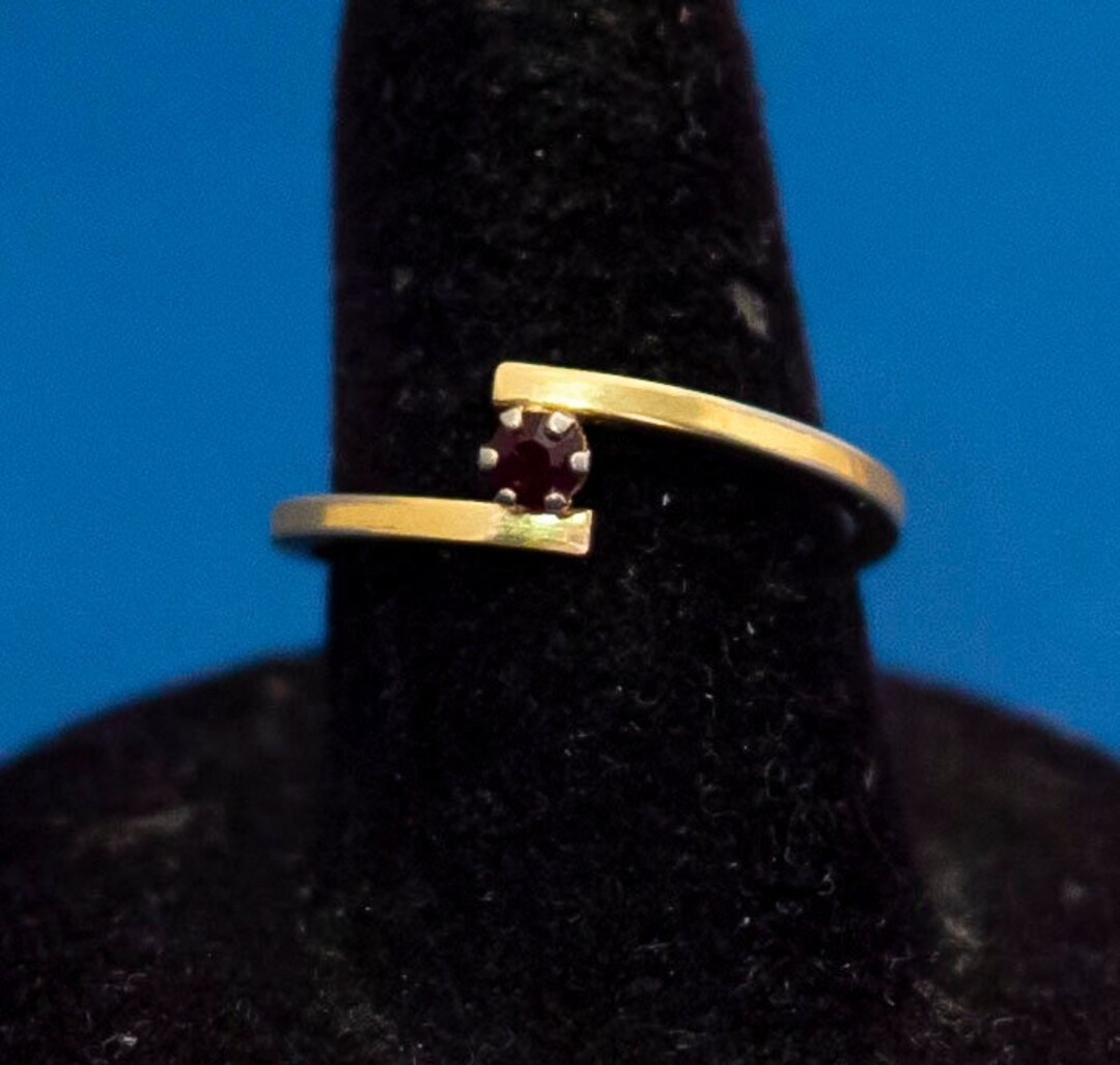 Minimalist Golden Vintage Avon Ring Size 7 D31 - Etsy